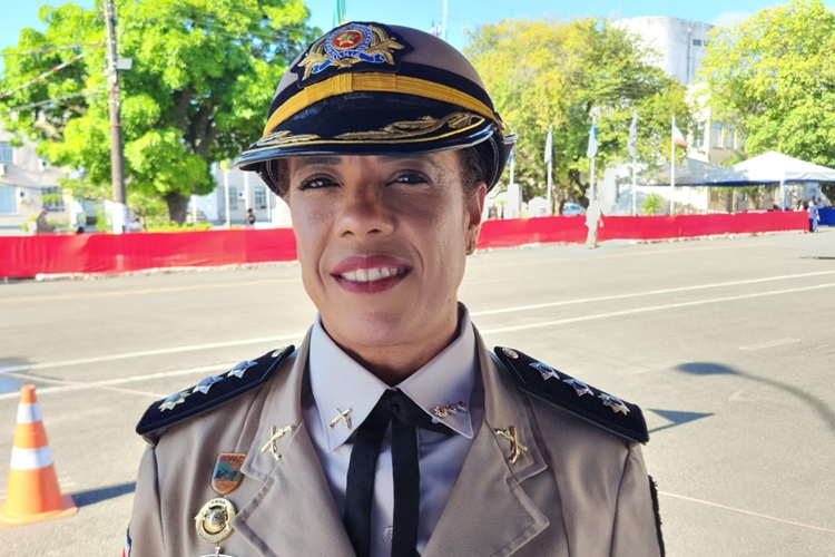 Brumado: Major Leila é condecorada com medalha Amiga da Escola da Polícia Militar - Achei Sudoeste